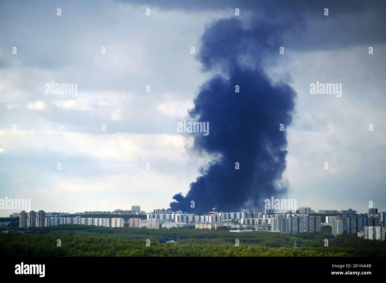 Clouds black smoke rise above hi-res stock photography and images - Alamy