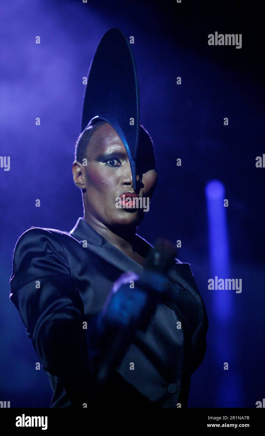 Grace jones in concert hi-res stock photography and images - Alamy