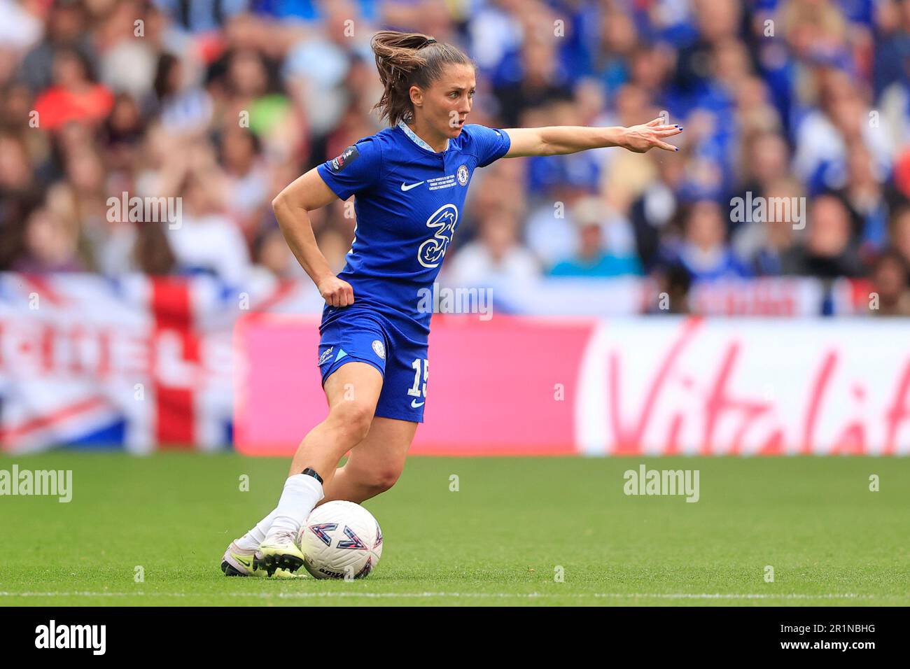 Eve Perisset #15 of Chelsea controls the ball during the Vitality Women ...
