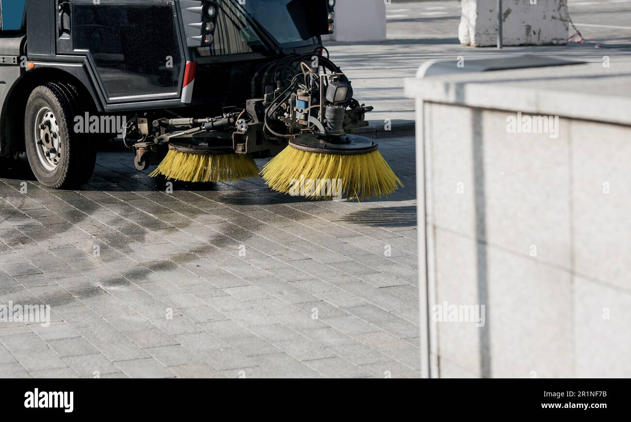 Road sweeper cleaning leaves hi-res stock photography and images - Alamy