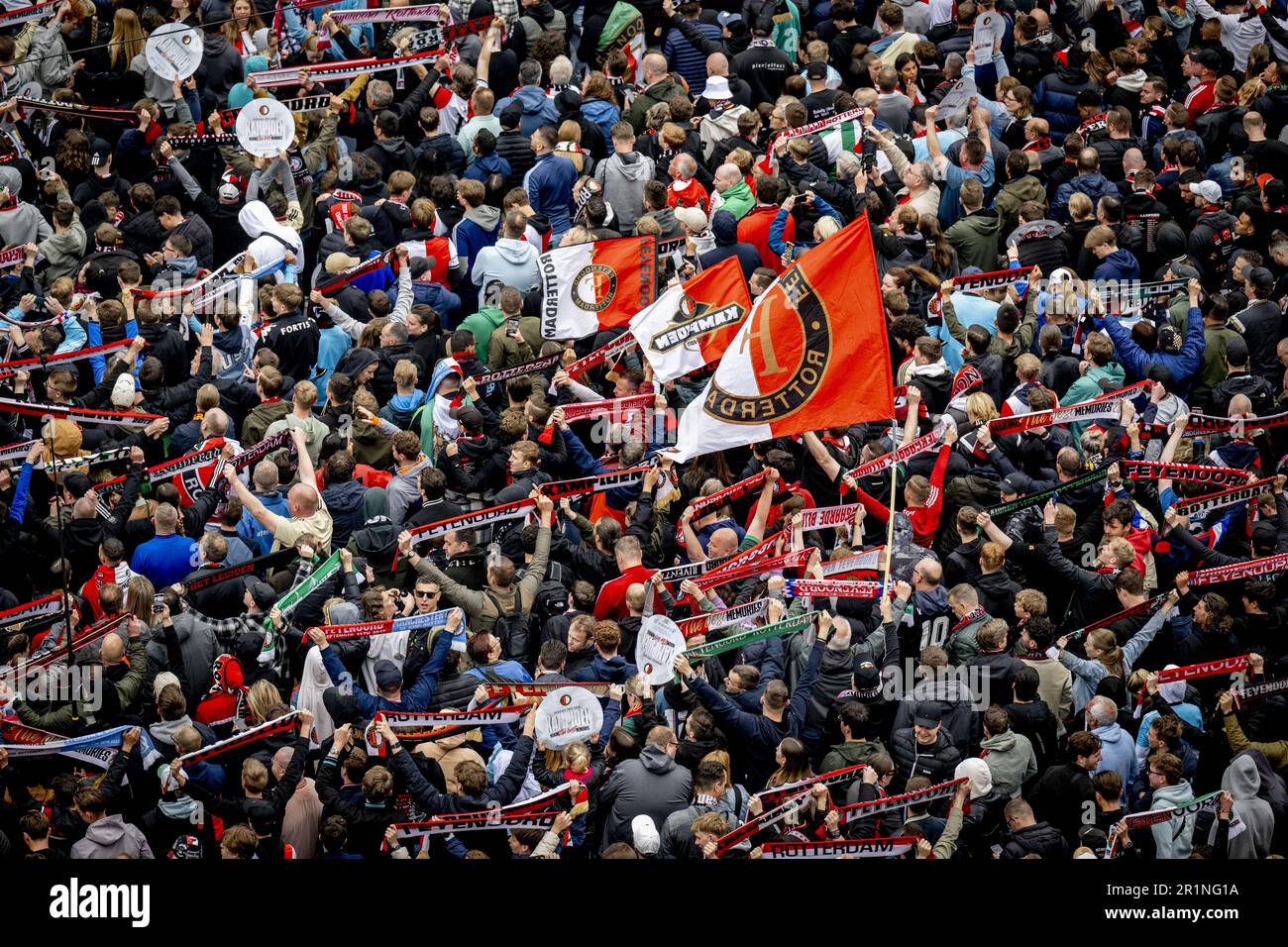 ROTTERDAM - Football fans are already standing in front of the balcony ...