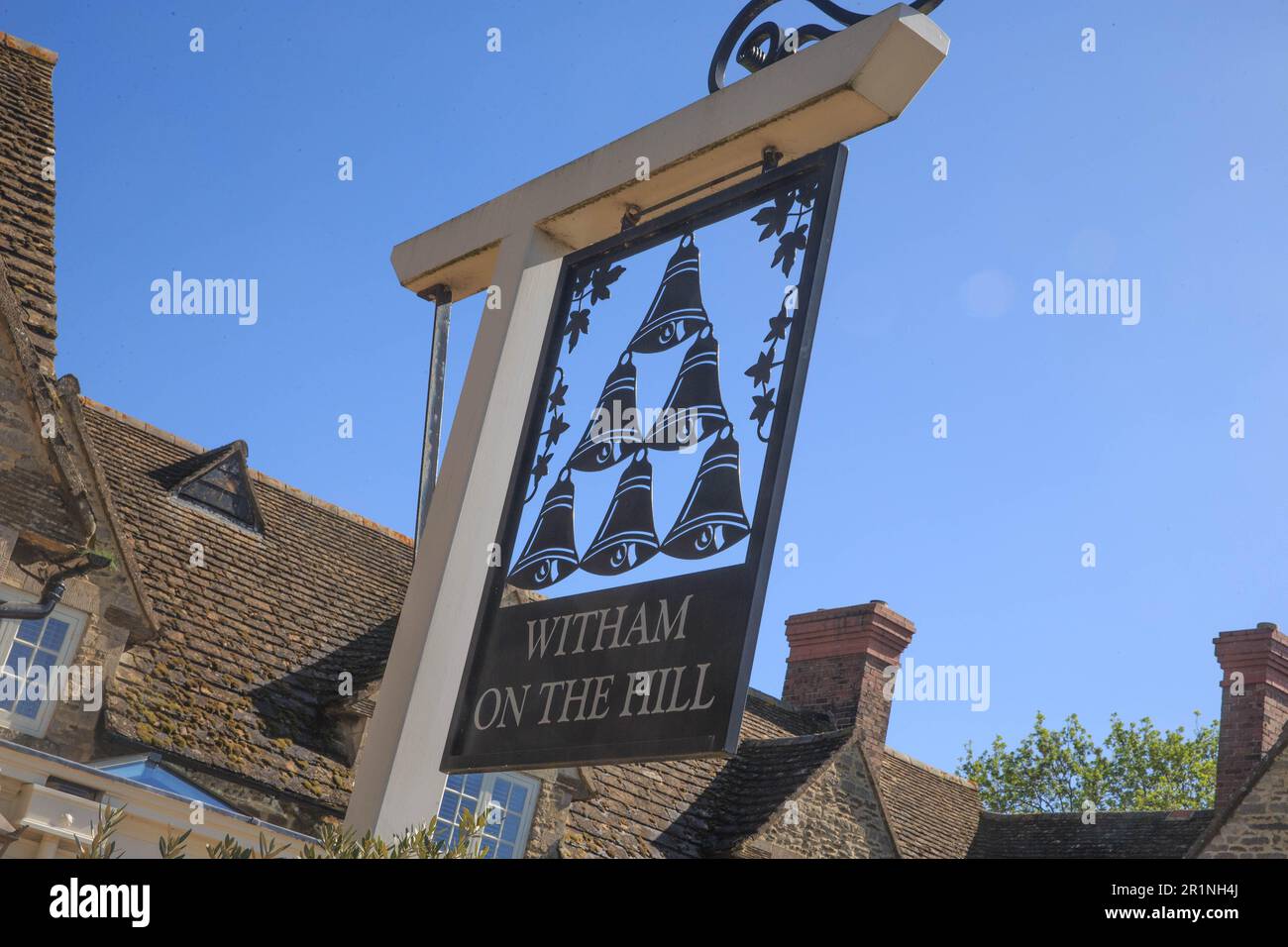 Six Bells pub and restaurant at Witham-on-The Hill, Lincolnshire Stock ...