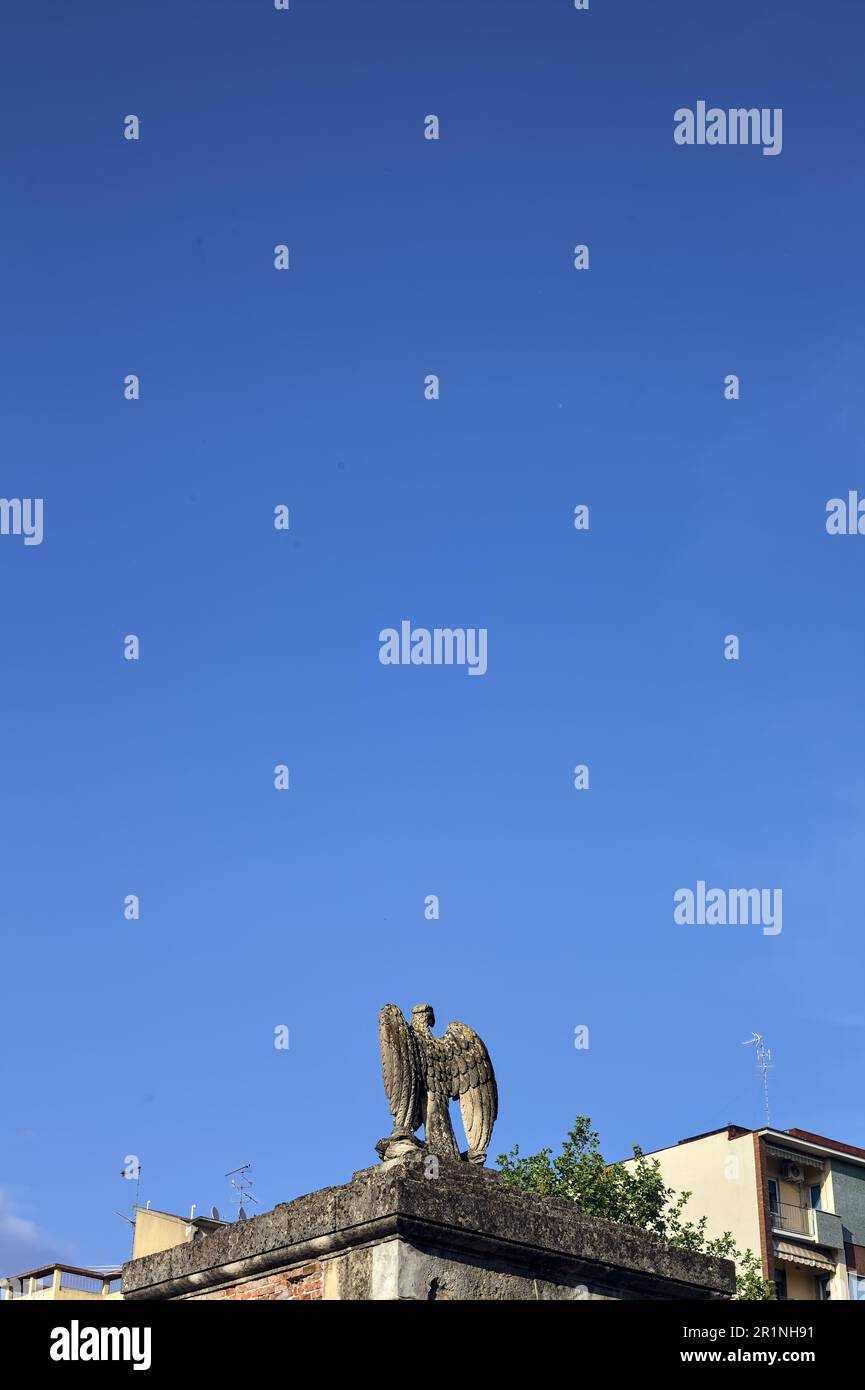 Eagle head statue hi-res stock photography and images - Alamy