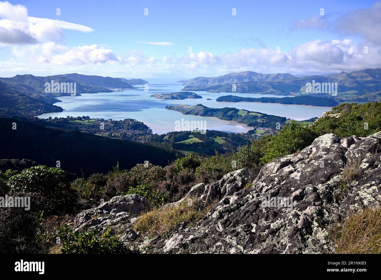 Volcanic Lava on the rim of the extinct Lyttelton Harbour Volcano ...