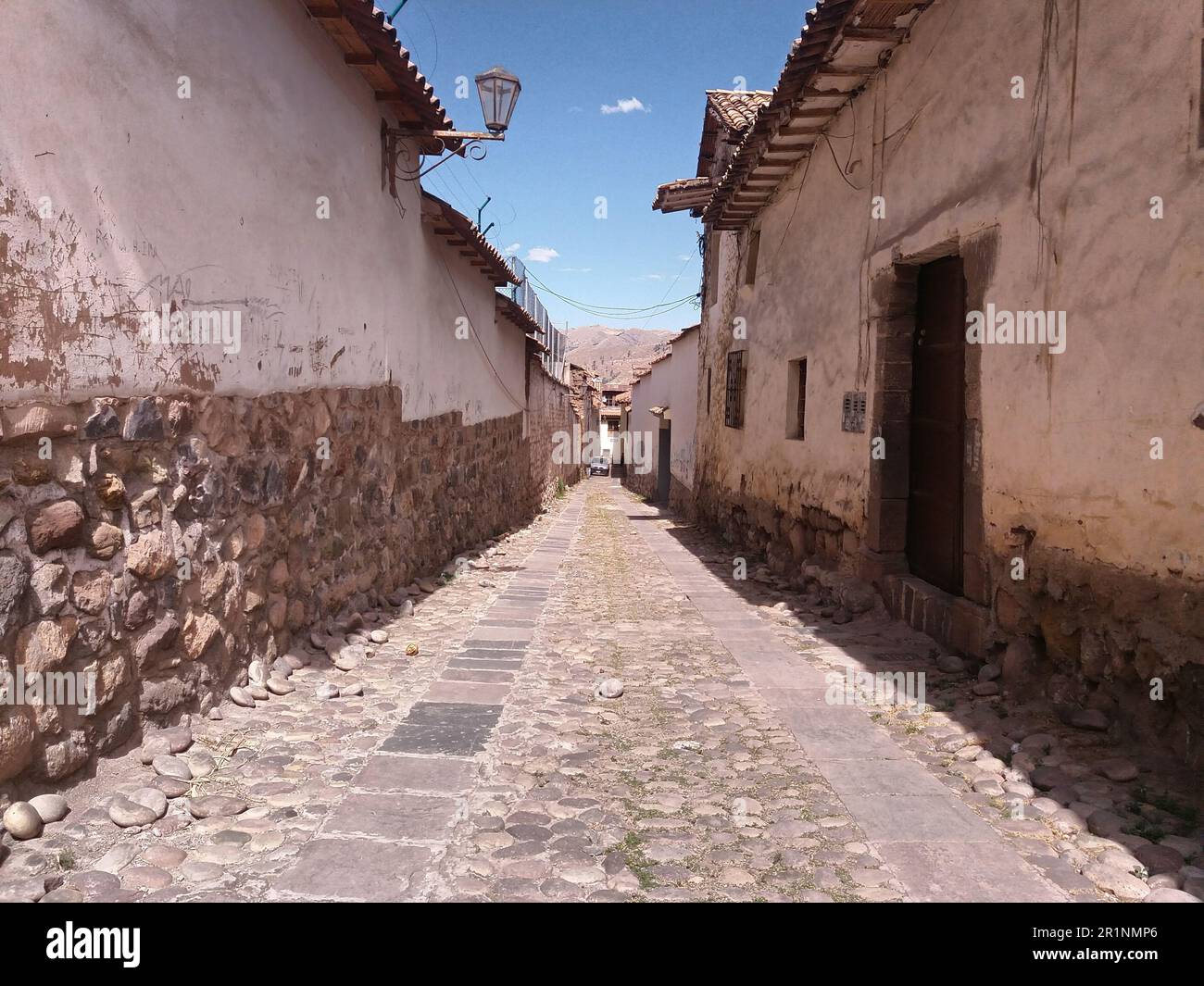 Cusco houses hi-res stock photography and images - Alamy