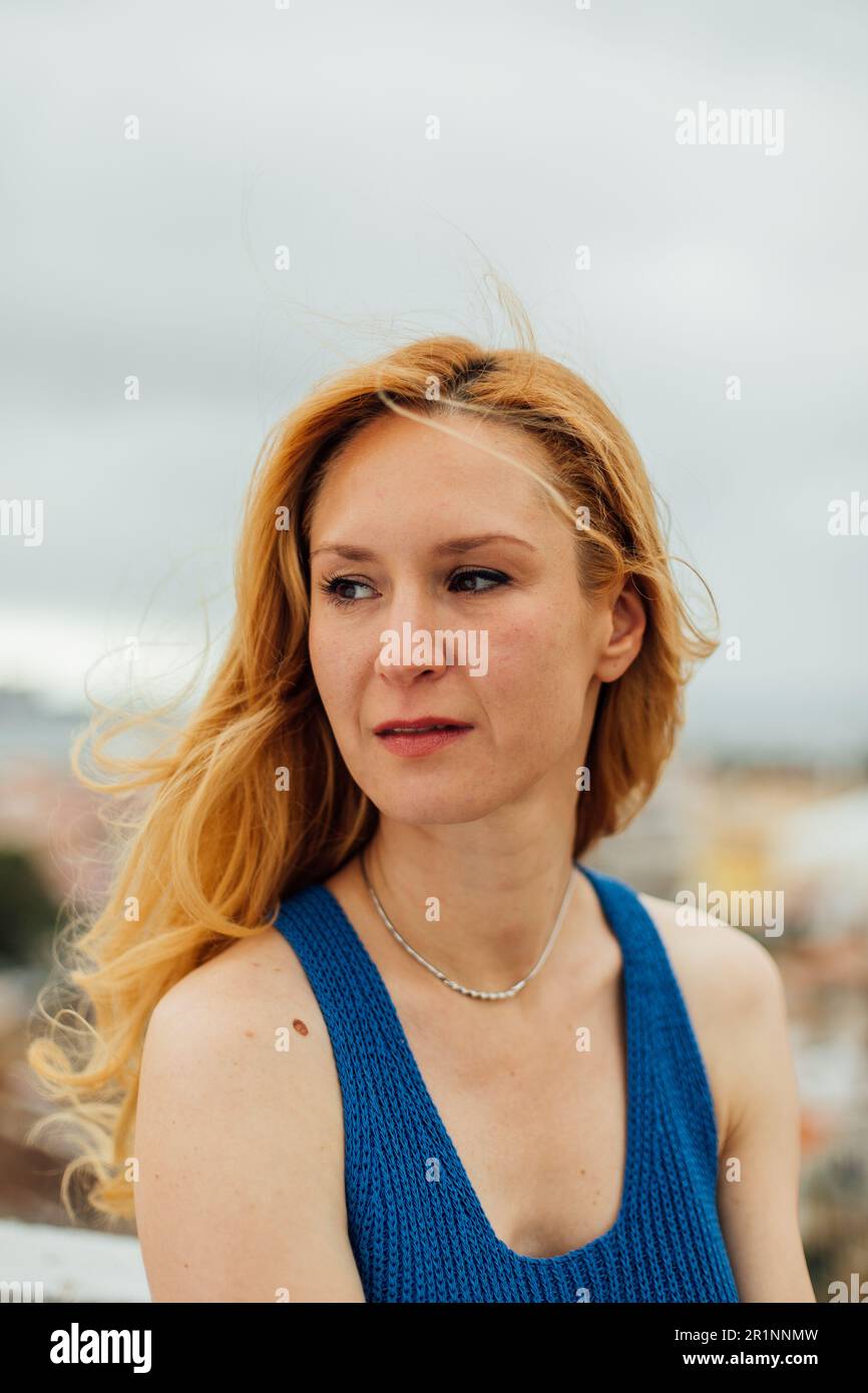 Wind windy person city hi-res stock photography and images - Alamy