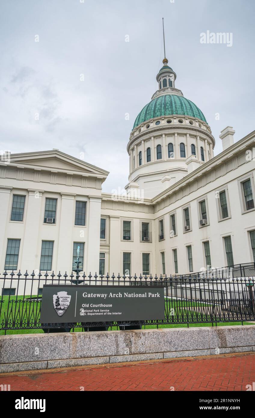 Hyperbolic cosine hi-res stock photography and images - Alamy