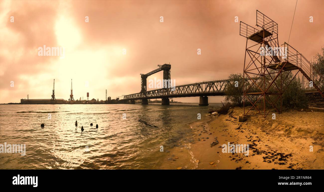 Train bridge railway drawbridge hi-res stock photography and images - Alamy