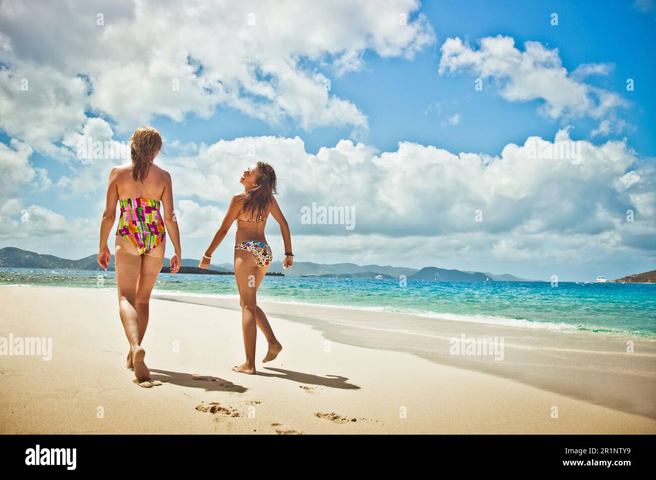 Teenage girl and mother strolling on the beach Stock Photo - Alamy