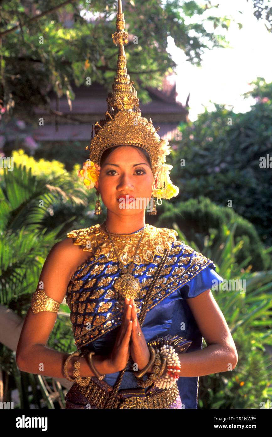 Beautiful Traditional Dancer and Colorful Costumes Khmer Arts Dance Siem Reap Cambodia Stock ...
