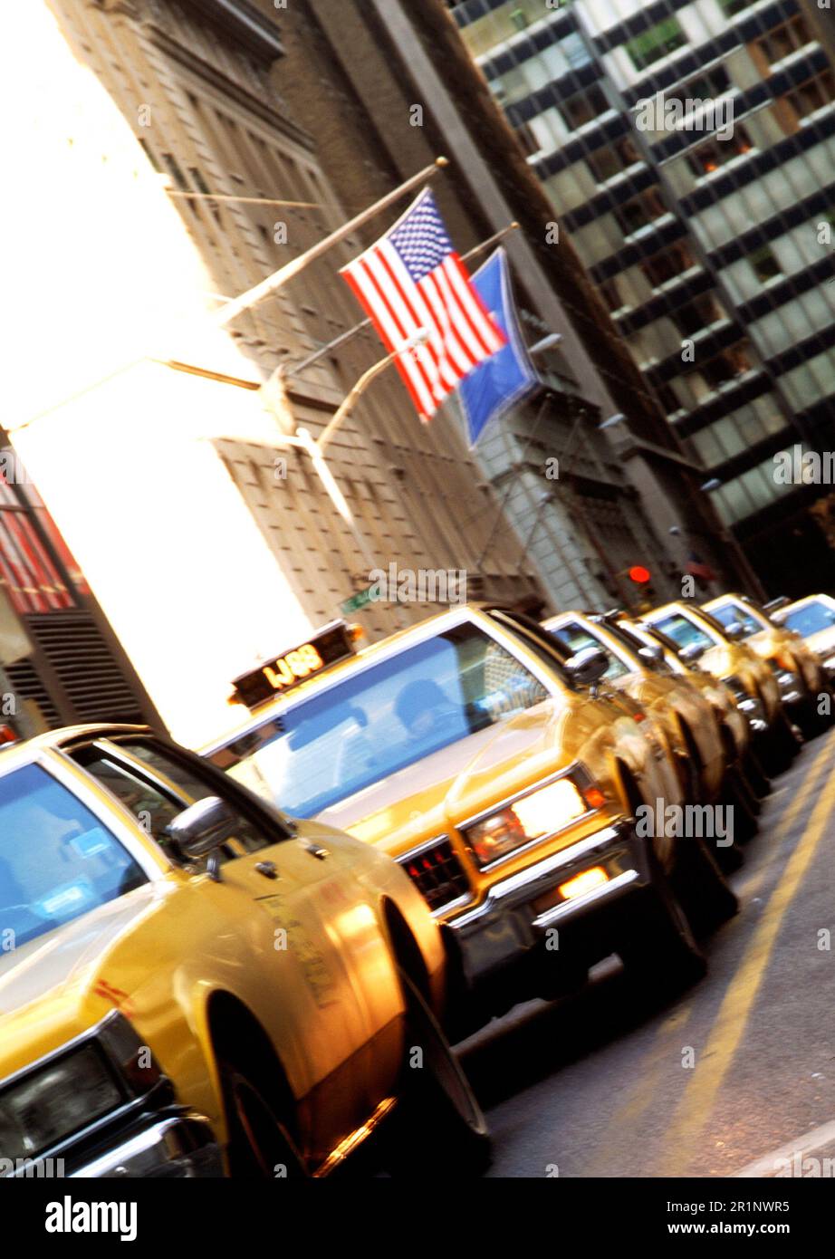 Traffic A line of taxi cabs in New York City Stock Photo - Alamy