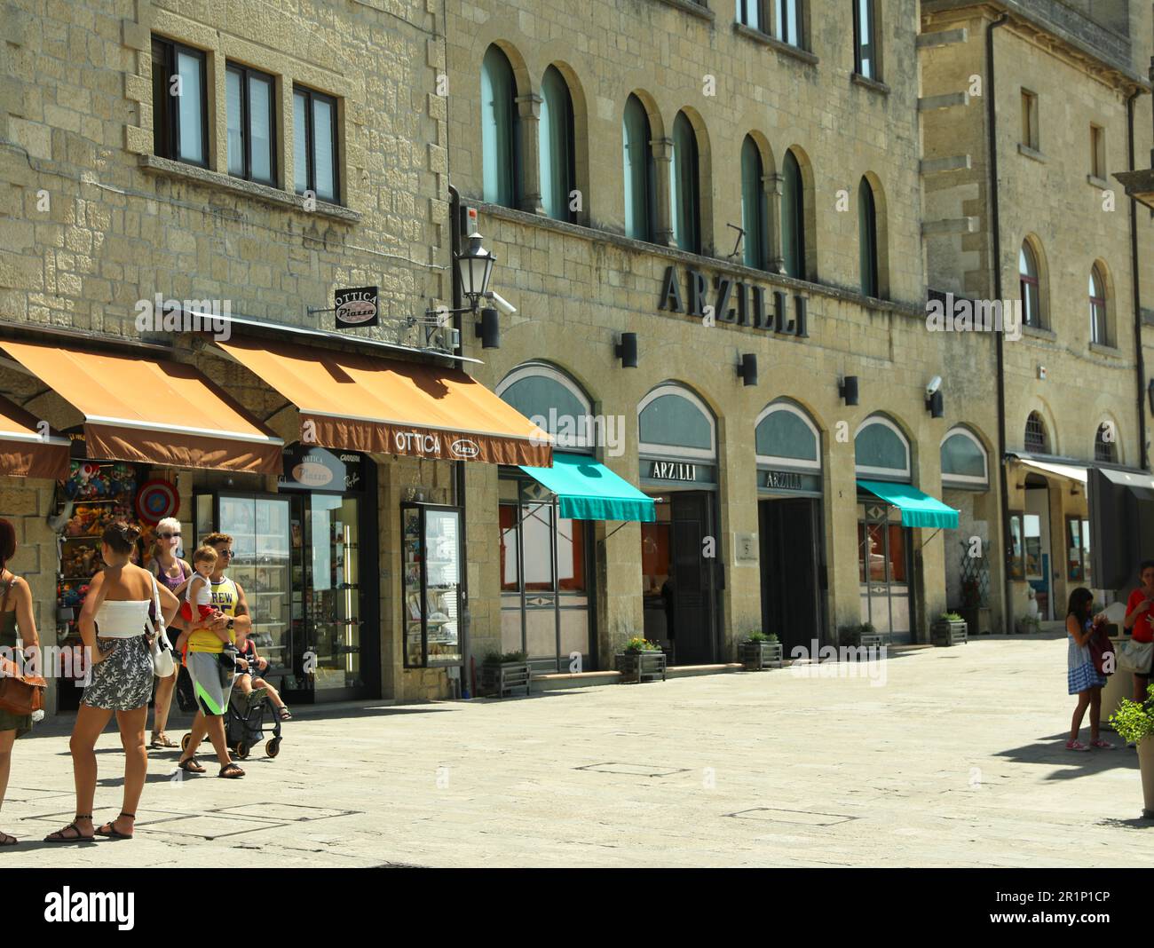 Vía donna felicissima hi-res stock photography and images - Alamy