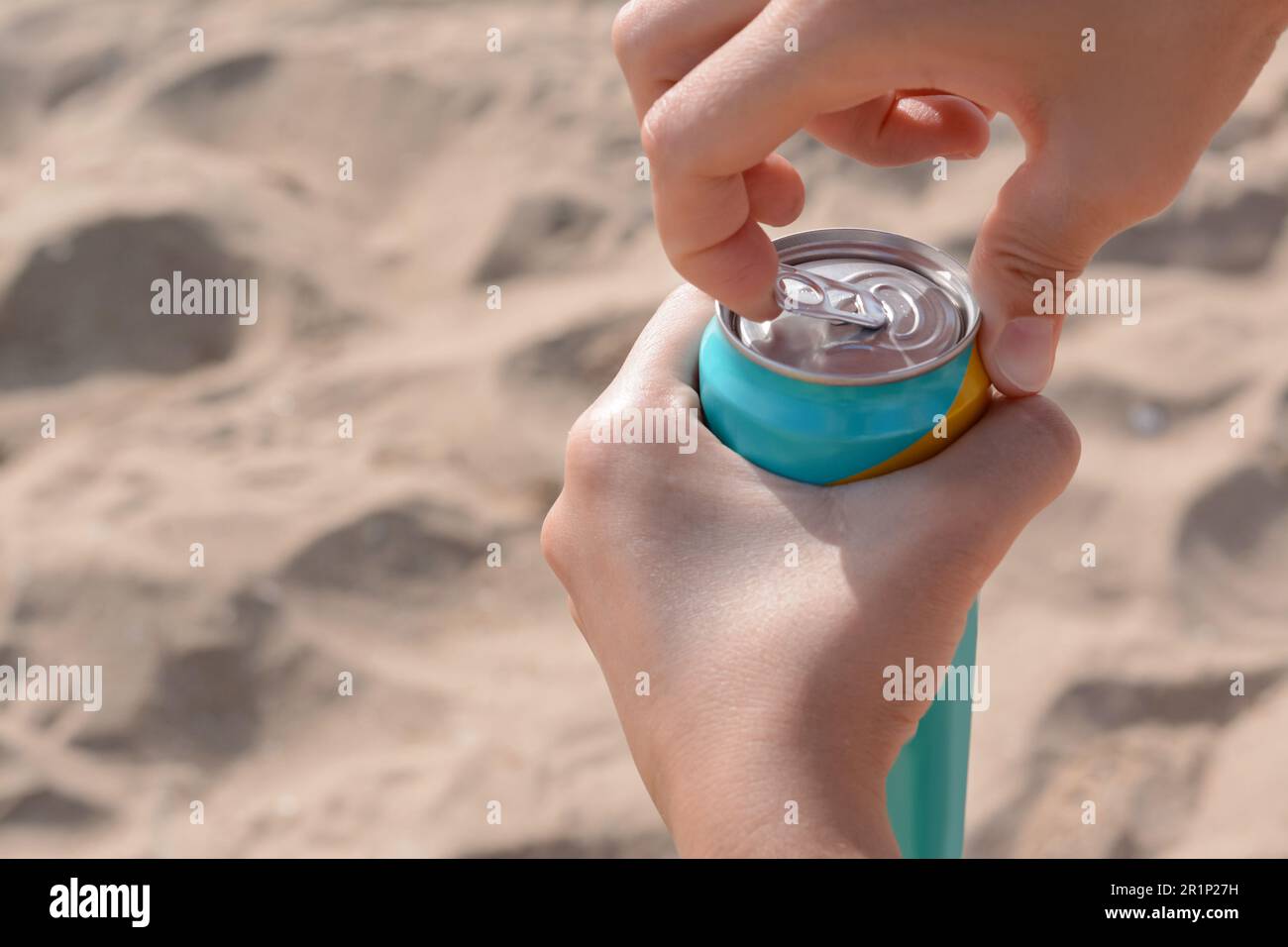 Hands opening can soda closeup hi-res stock photography and images - Alamy