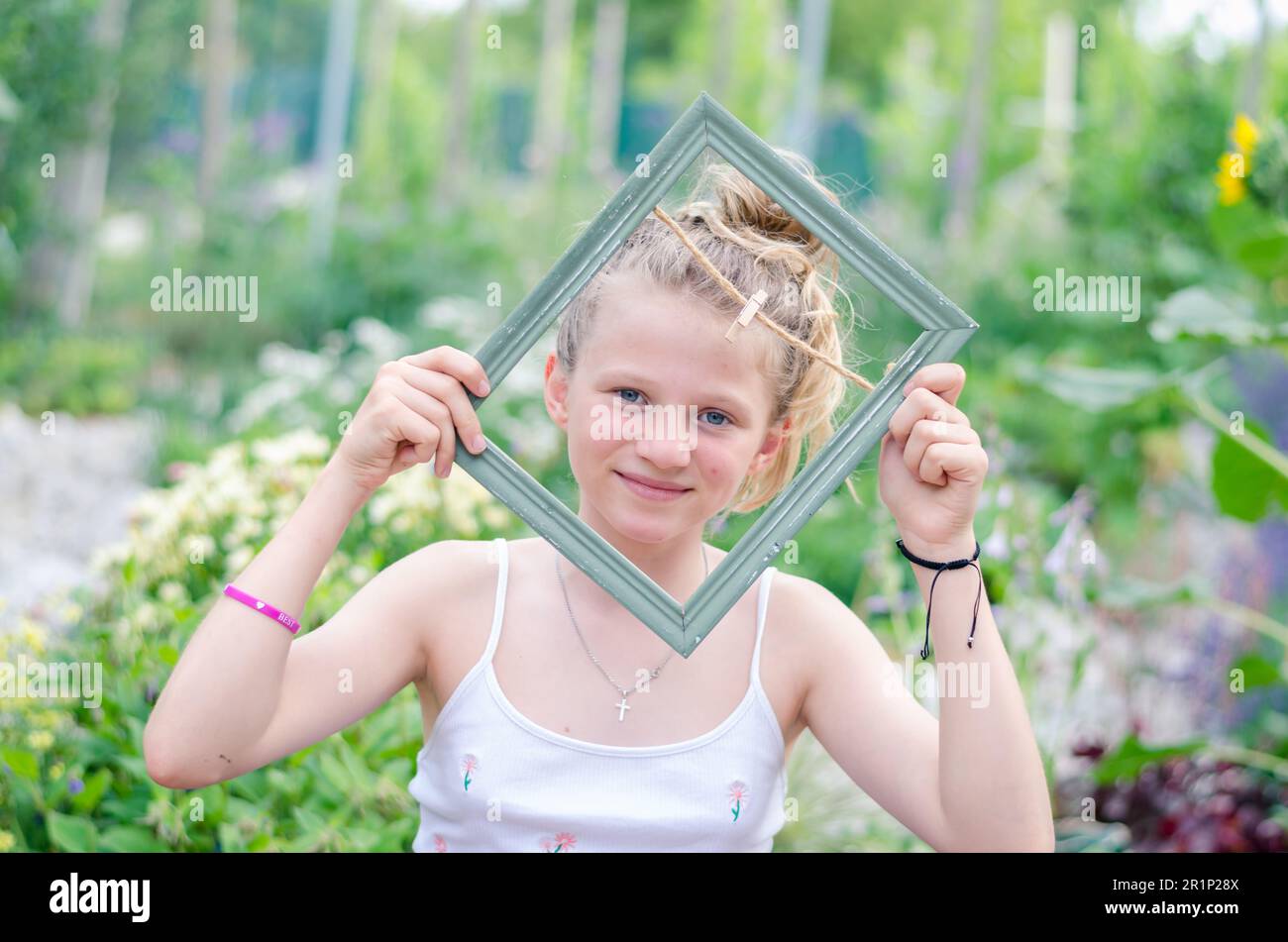 School photo girl frame hi-res stock photography and images - Alamy