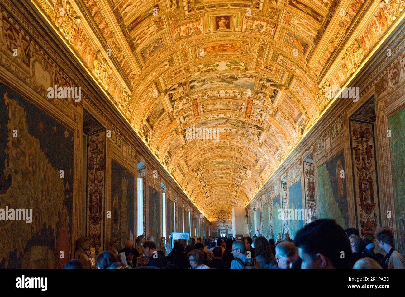 Ceiling painting, Europe/, museum visitors, tourists, Galleria delle carte geografiche, Gallery ...