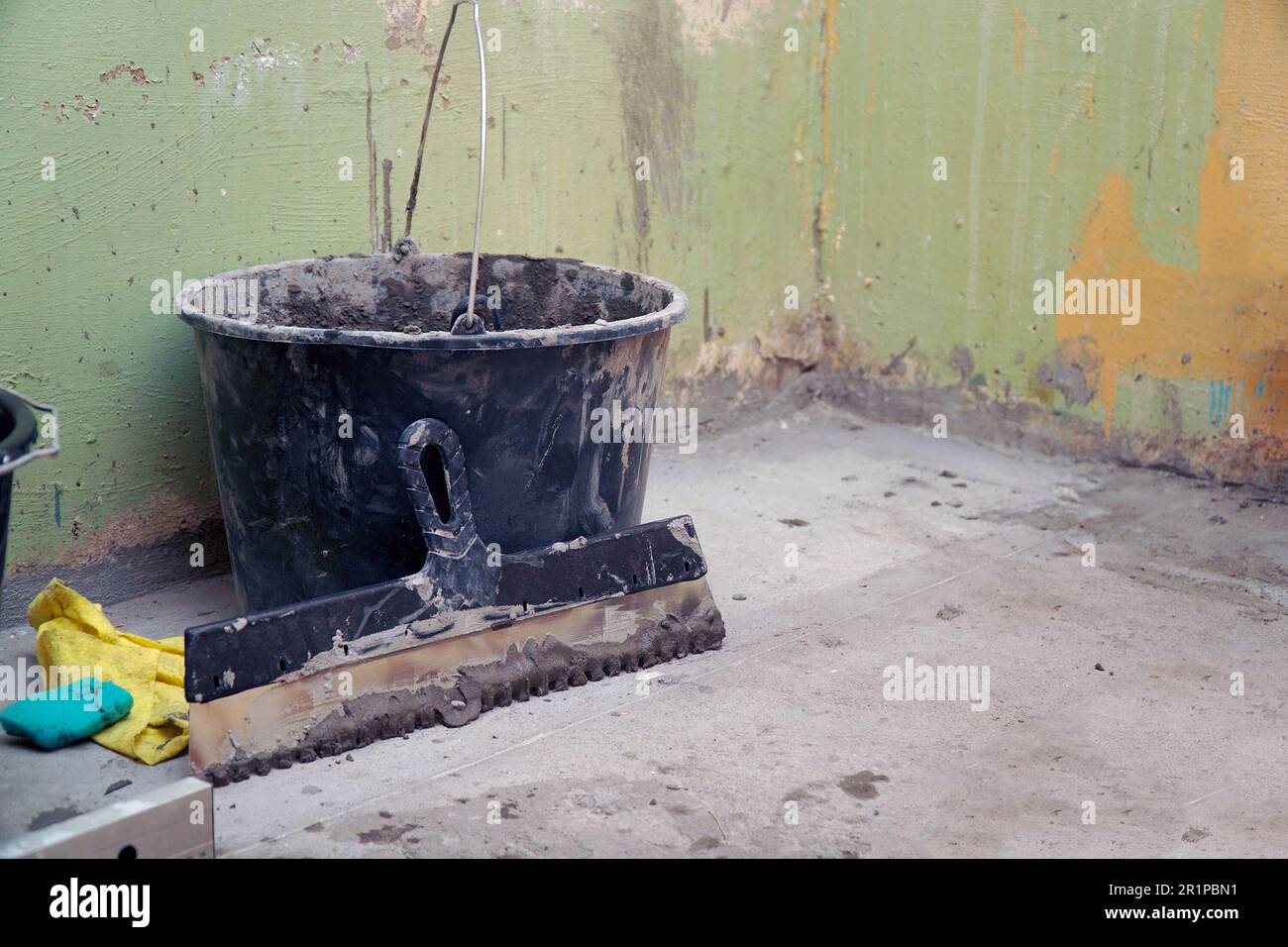 A spatula and a bucket against the wall. Plasterer's tool Stock Photo ...