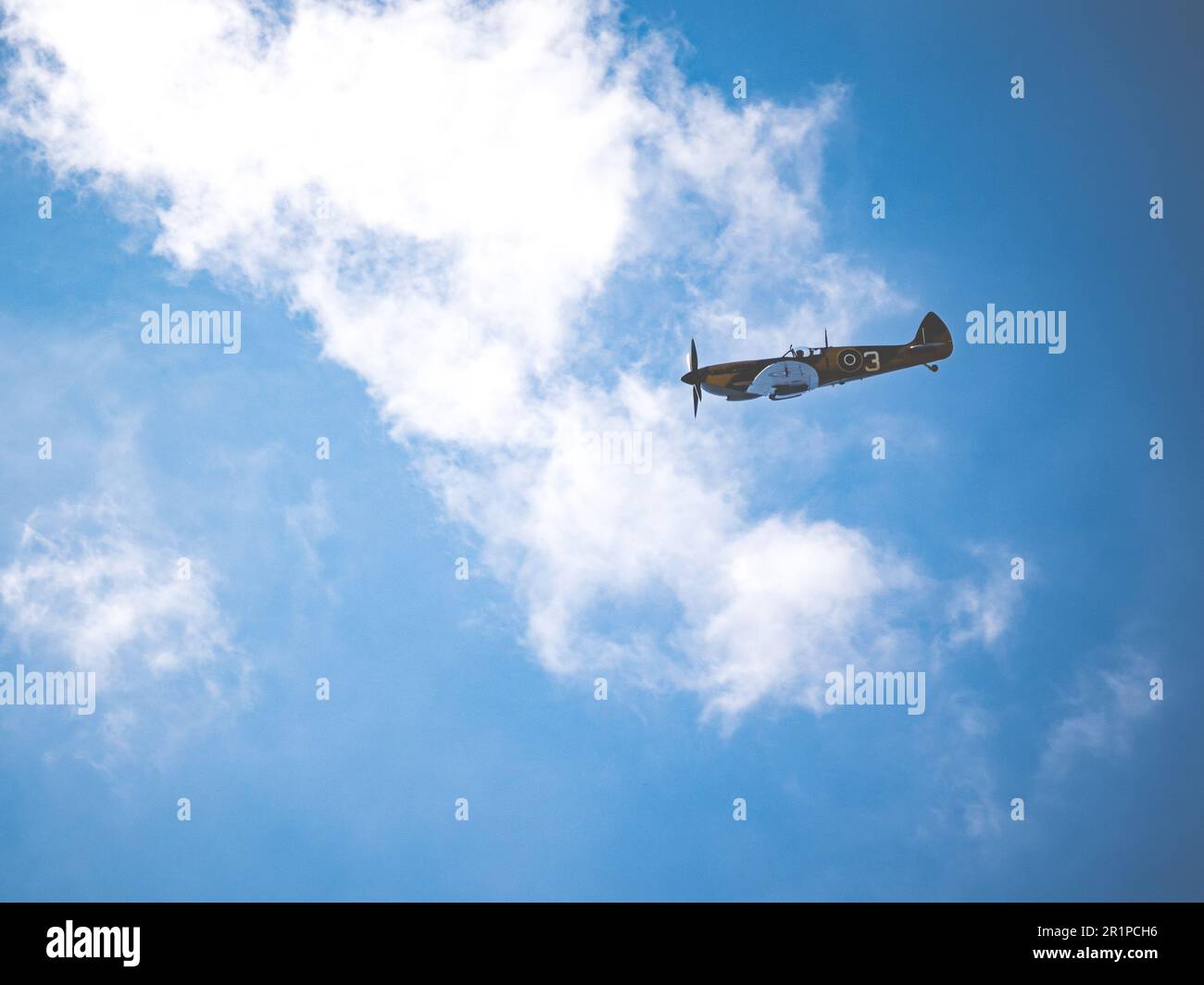 Spitfire in flight Stock Photo - Alamy