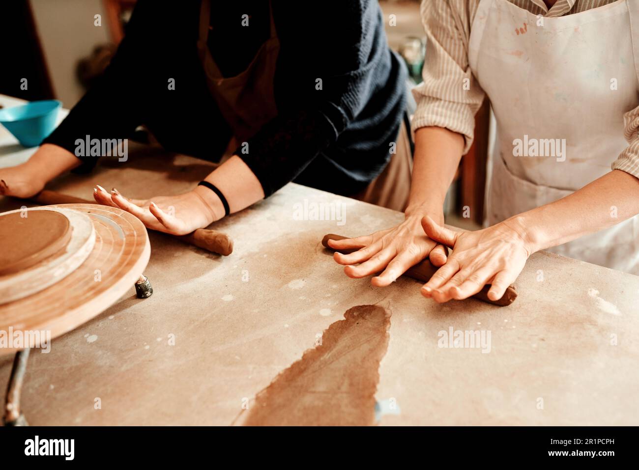 Pottery class two adults hi-res stock photography and images - Alamy