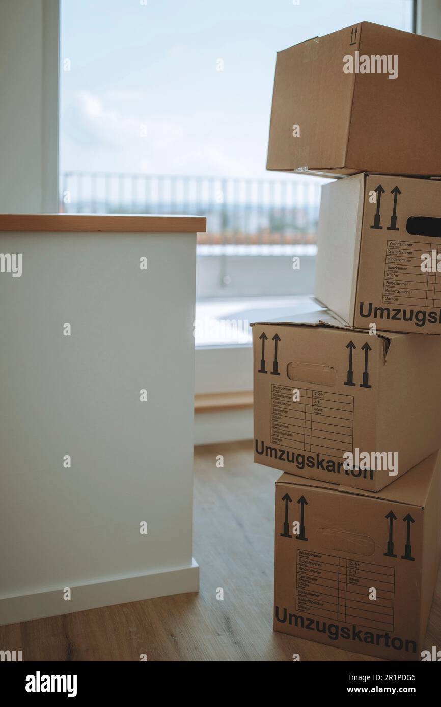 Moving boxes in the new apartment Stock Photo - Alamy