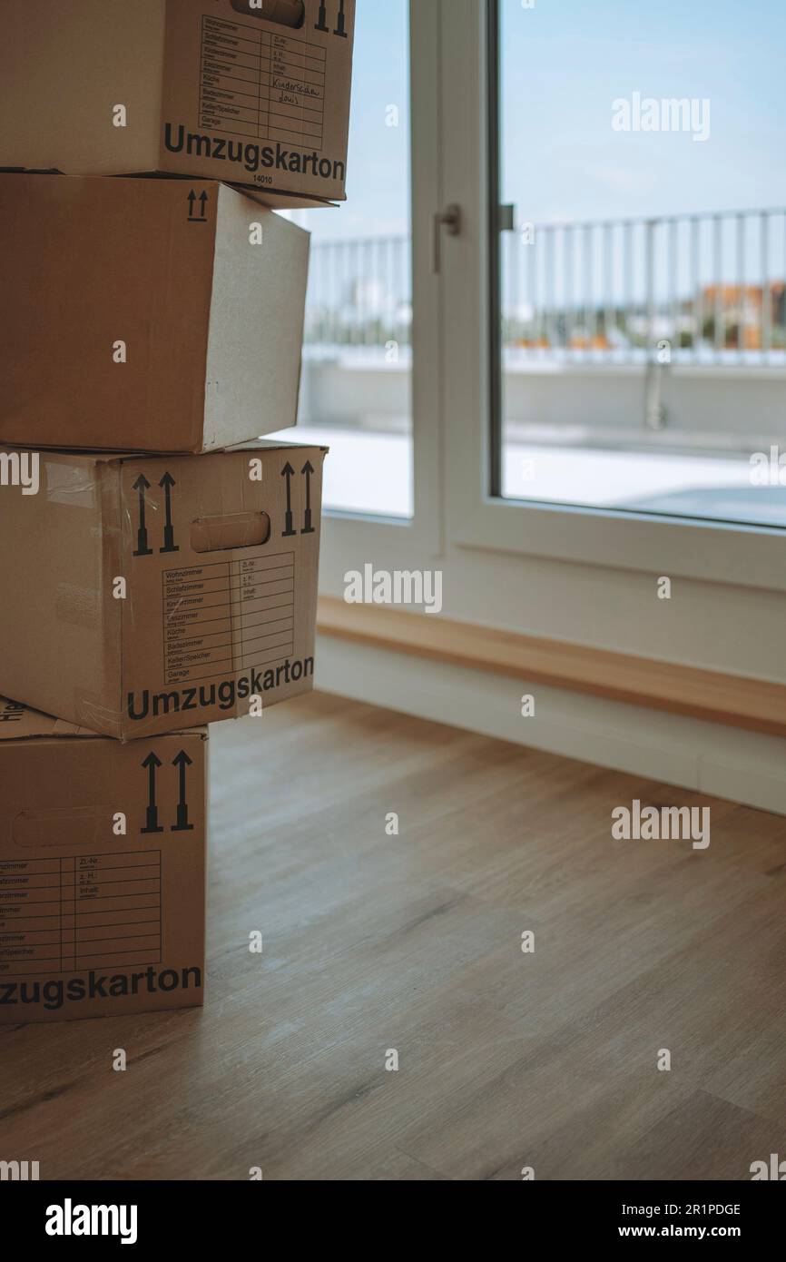 Moving boxes in the new apartment Stock Photo - Alamy