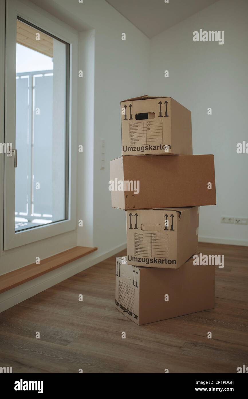 Moving boxes in the new apartment Stock Photo - Alamy