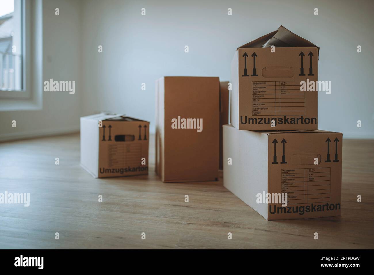 Moving boxes in the new apartment Stock Photo - Alamy