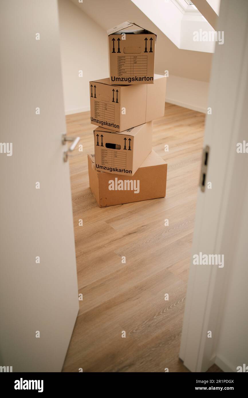Moving boxes in the new apartment Stock Photo - Alamy