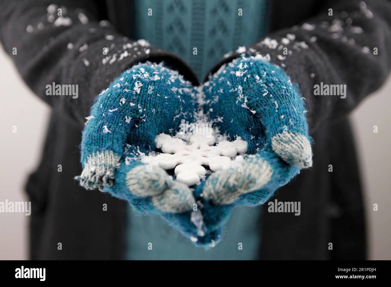 Hands winter gloves hi-res stock photography and images - Alamy