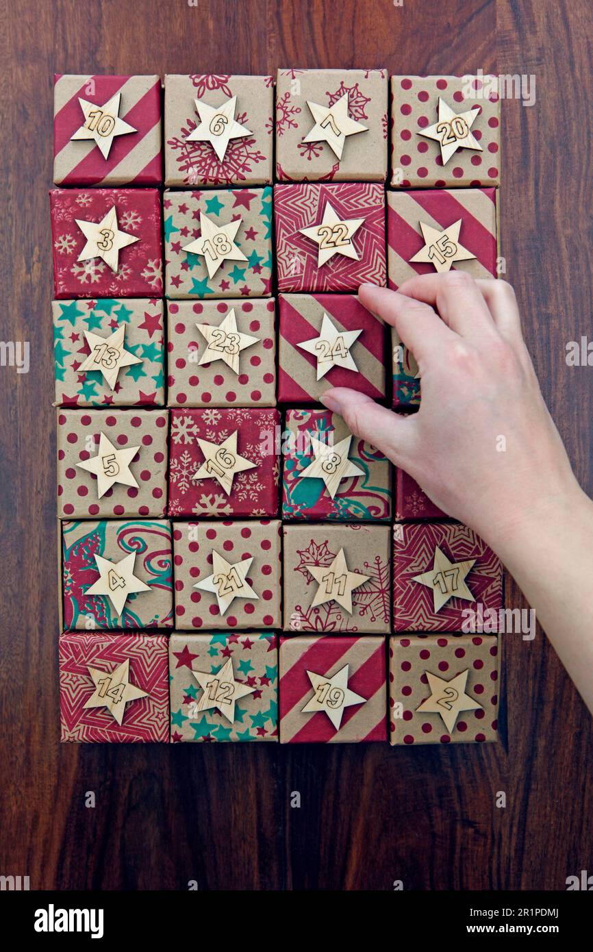 Christmas time, Advent calendar, Hand Stock Photo - Alamy