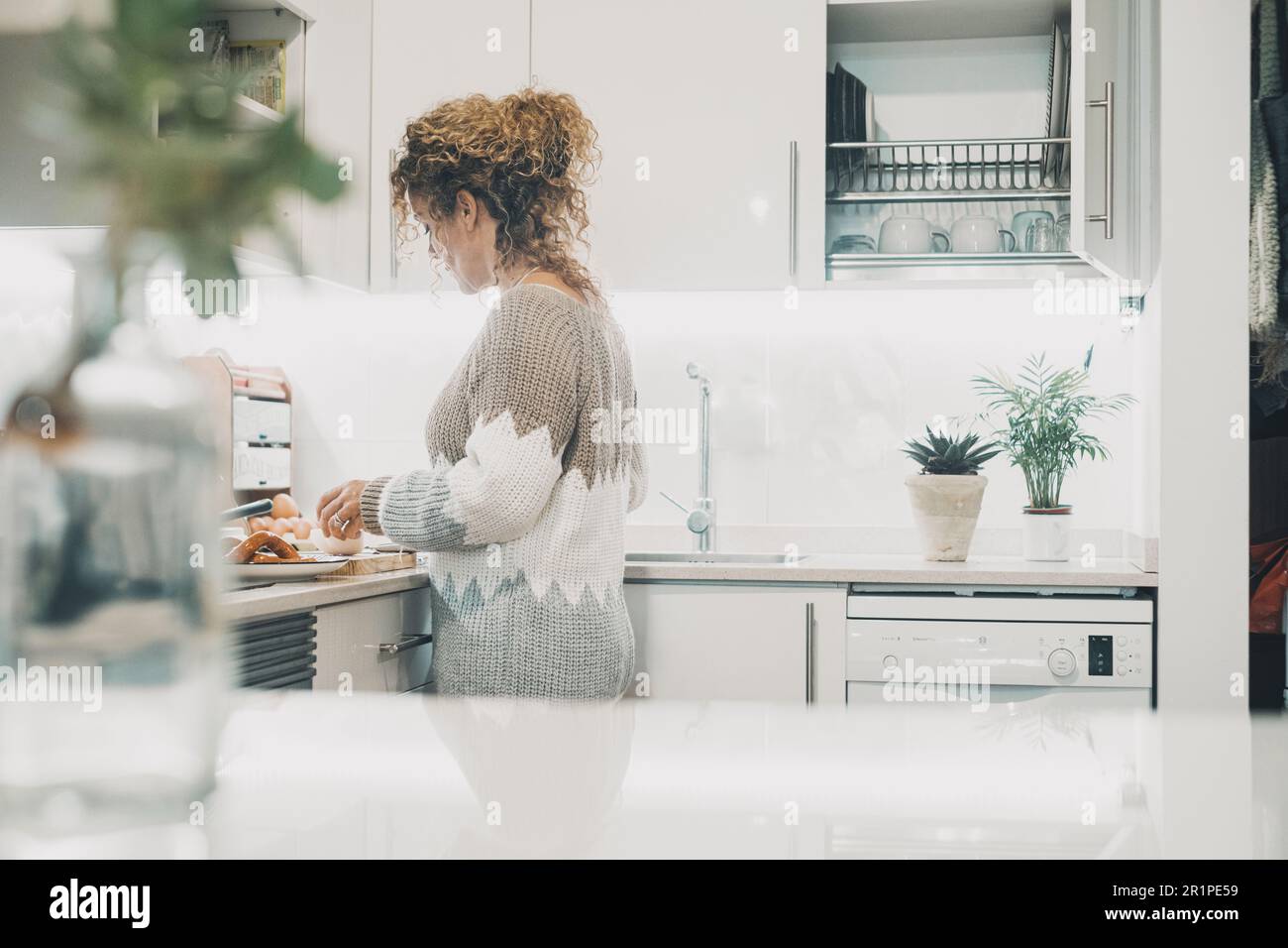 Kitchen, woman, cooking, standing, sideways Stock Photo - Alamy