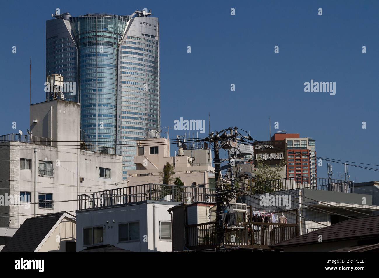 Tokyo modern landmarks roppongi hi-res stock photography and images - Alamy