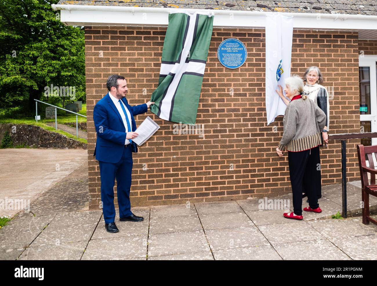 Unveiling statue of roger conant hi-res stock photography and images ...