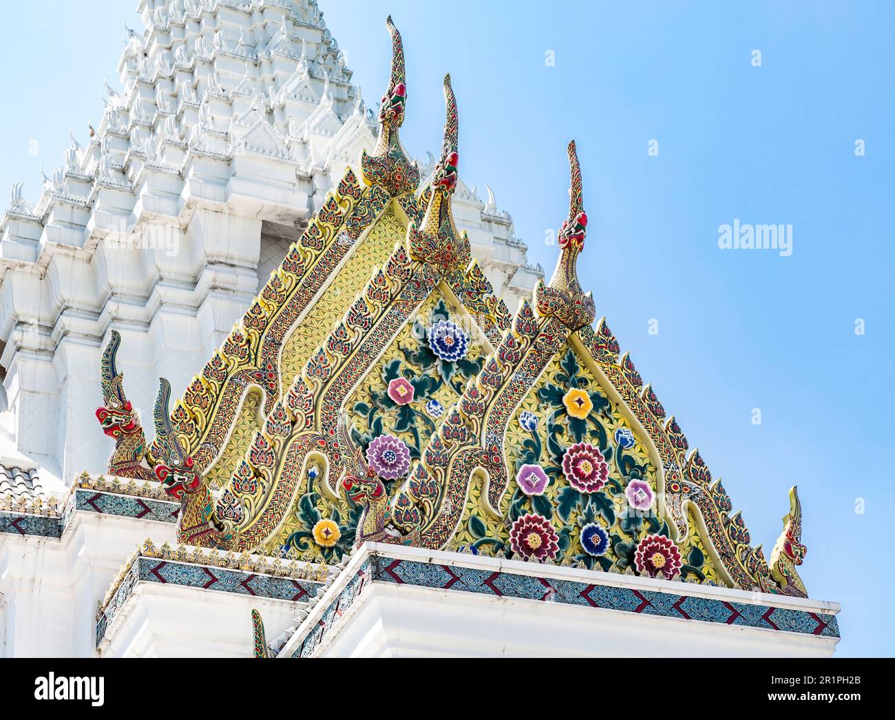 Temple roof, Bangkok City Pillar Shrine, pillar shrine, Bangkok ...