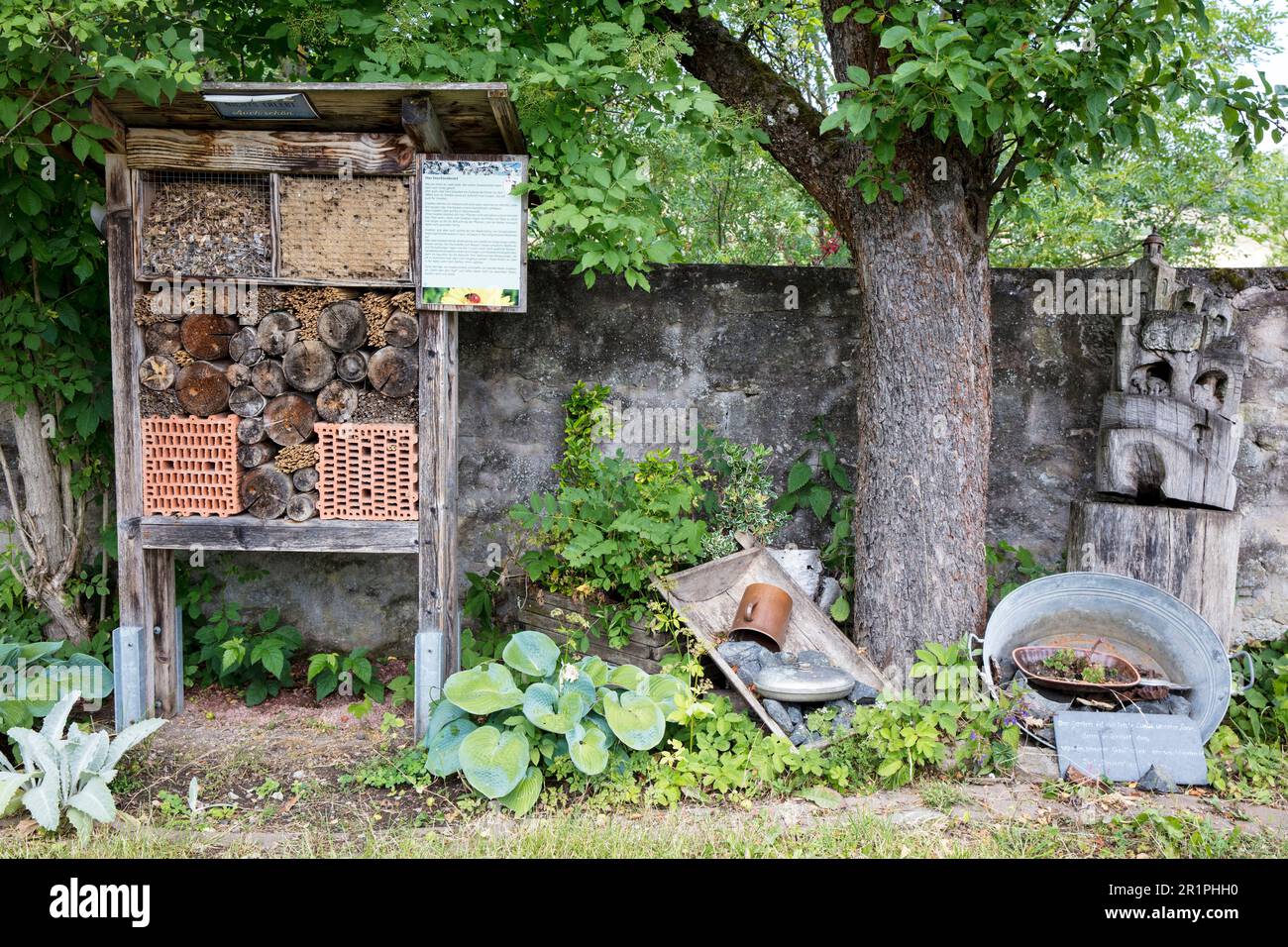Insect hotel, ceramic pot, hot water bottle, wooden trough, tree, zinc ...