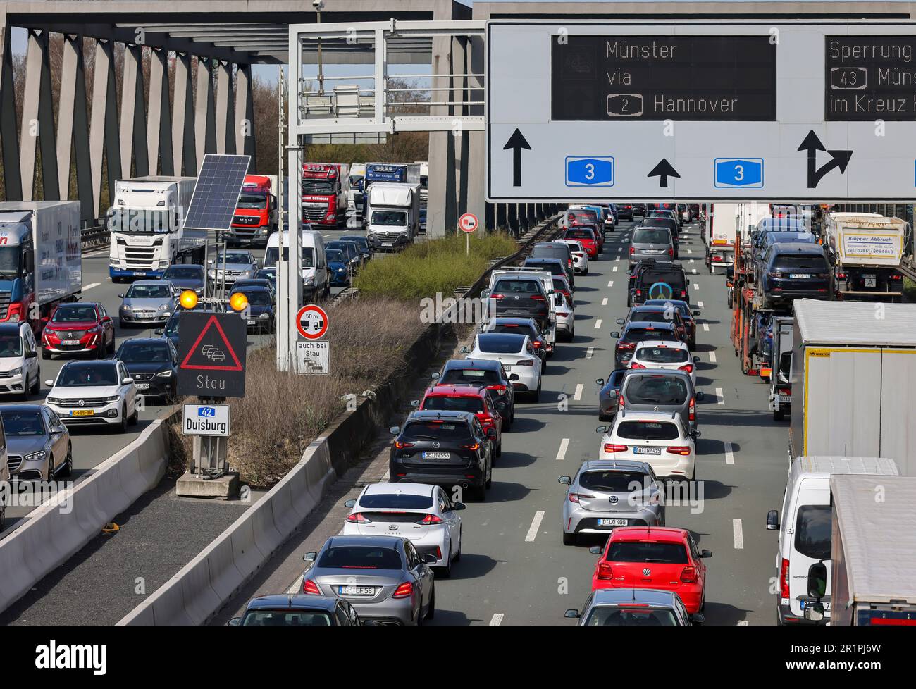 Air pollution warning board hi-res stock photography and images - Alamy