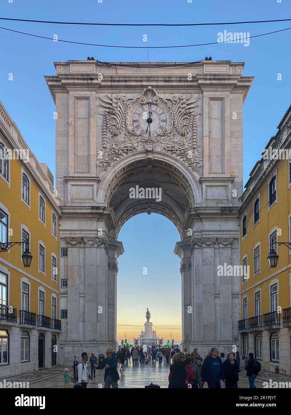 Arco da rua augusta clock hi-res stock photography and images - Alamy