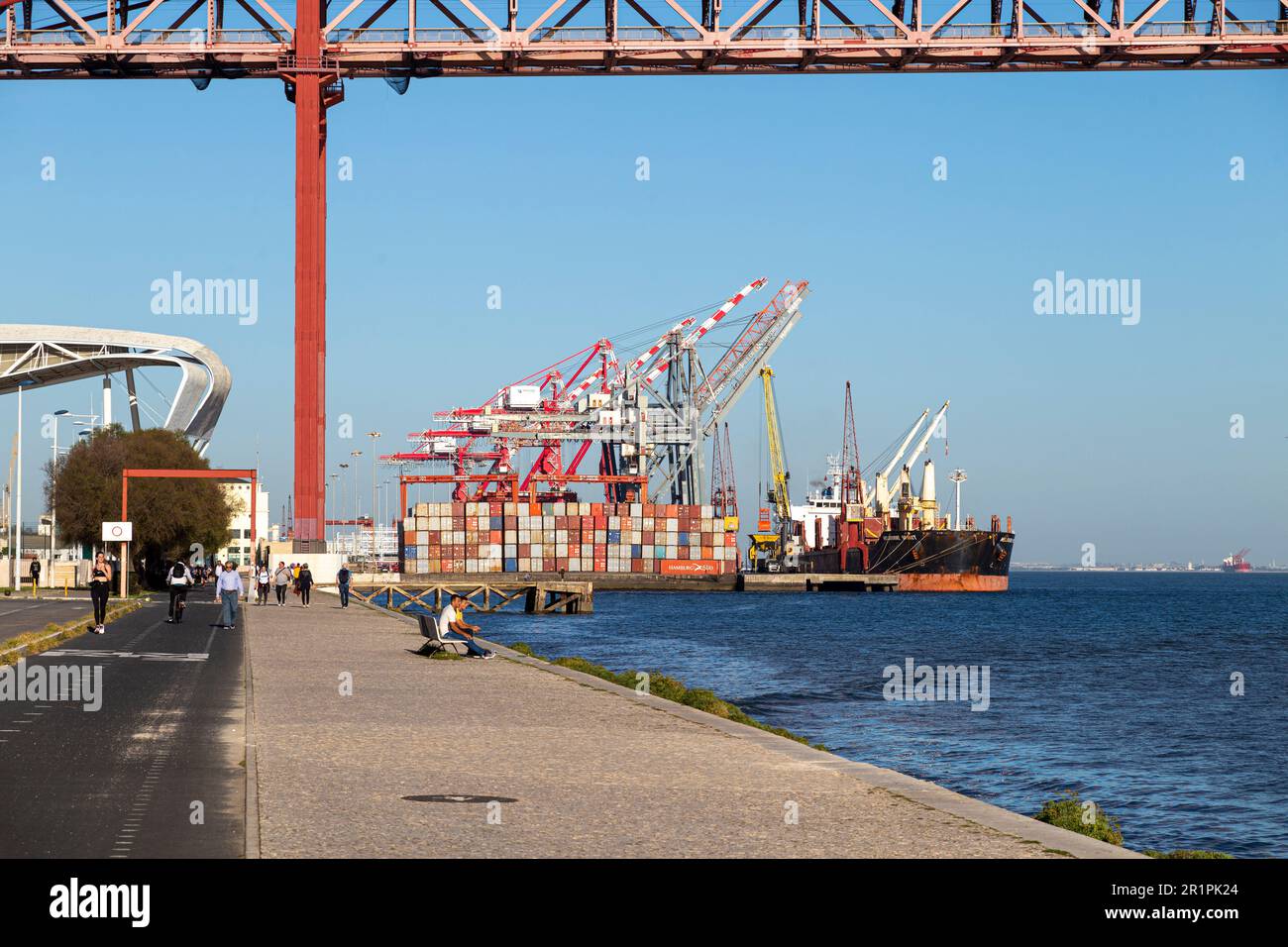 The 25 April bridge (Ponte 25 de Abril) is a steel suspension bridge ...