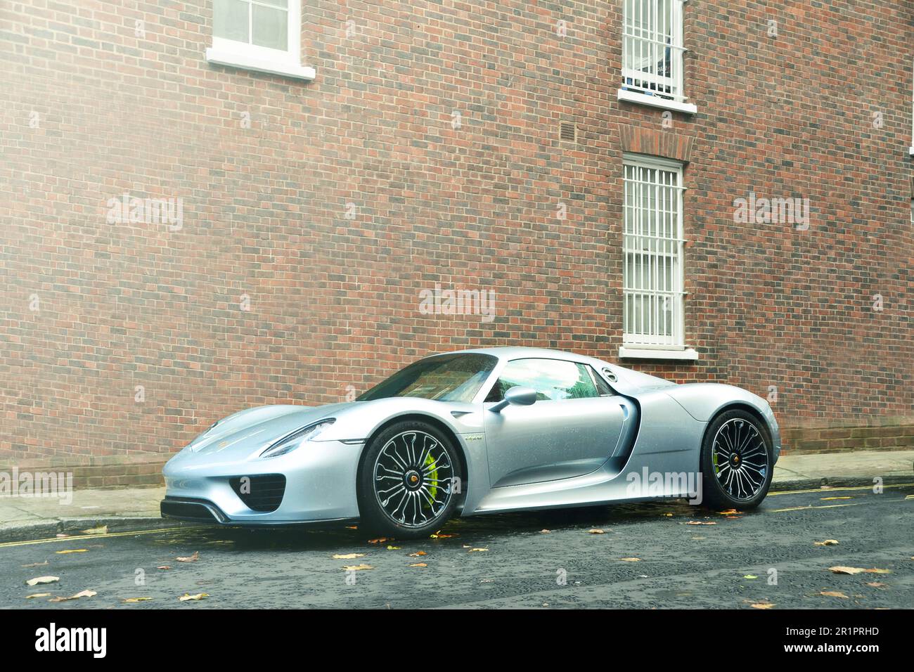 Porsche 918 parked in London Stock Photo - Alamy