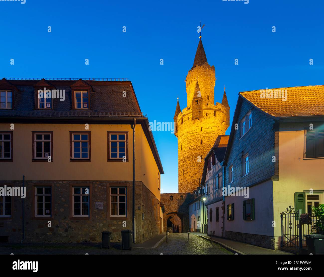 Tower adolfsturm and north gate of friedberg castle in taunus hi-res ...