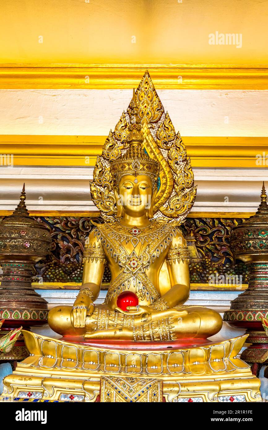 Golden Buddha figure, Wat Saket, Temple of the Golden Mount, The Golden ...