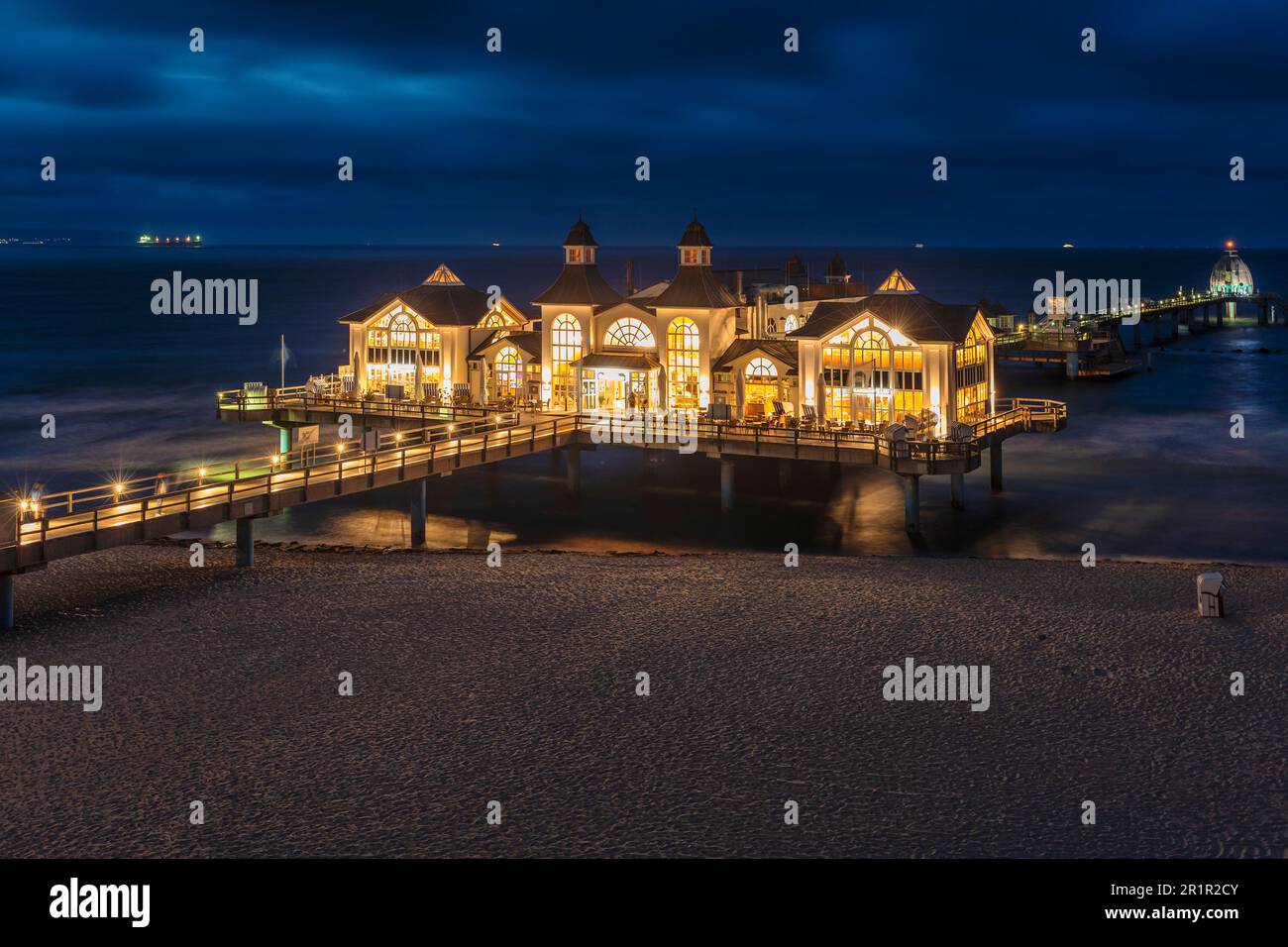 Pier on the beach of Sellin, Rügen Island, Mecklenburg-Western ...