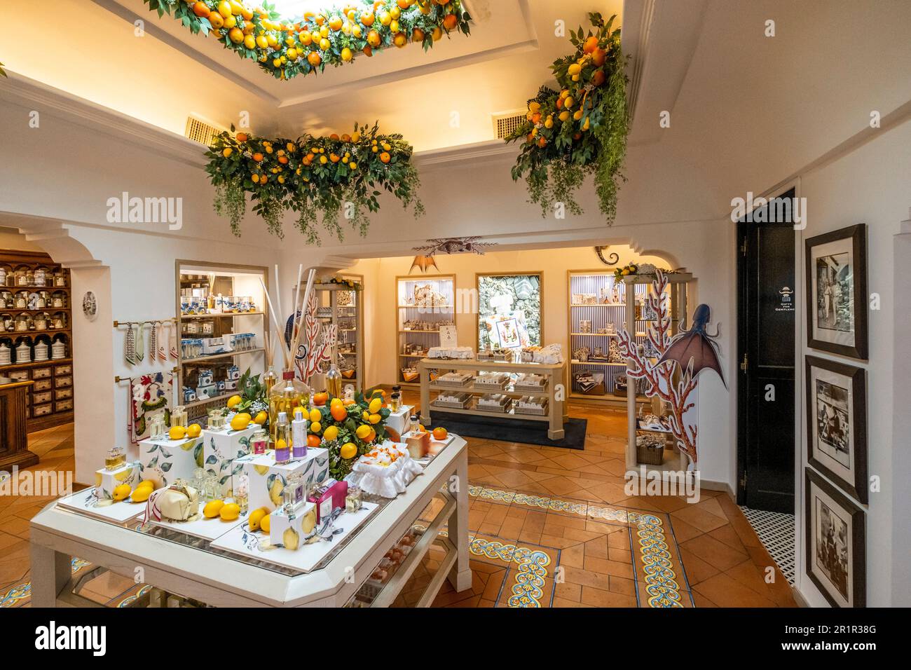 Carthusia perfume shop capri italy hi-res stock photography and images ...