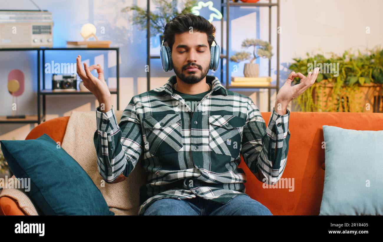 Hindu praying room hi-res stock photography and images - Alamy