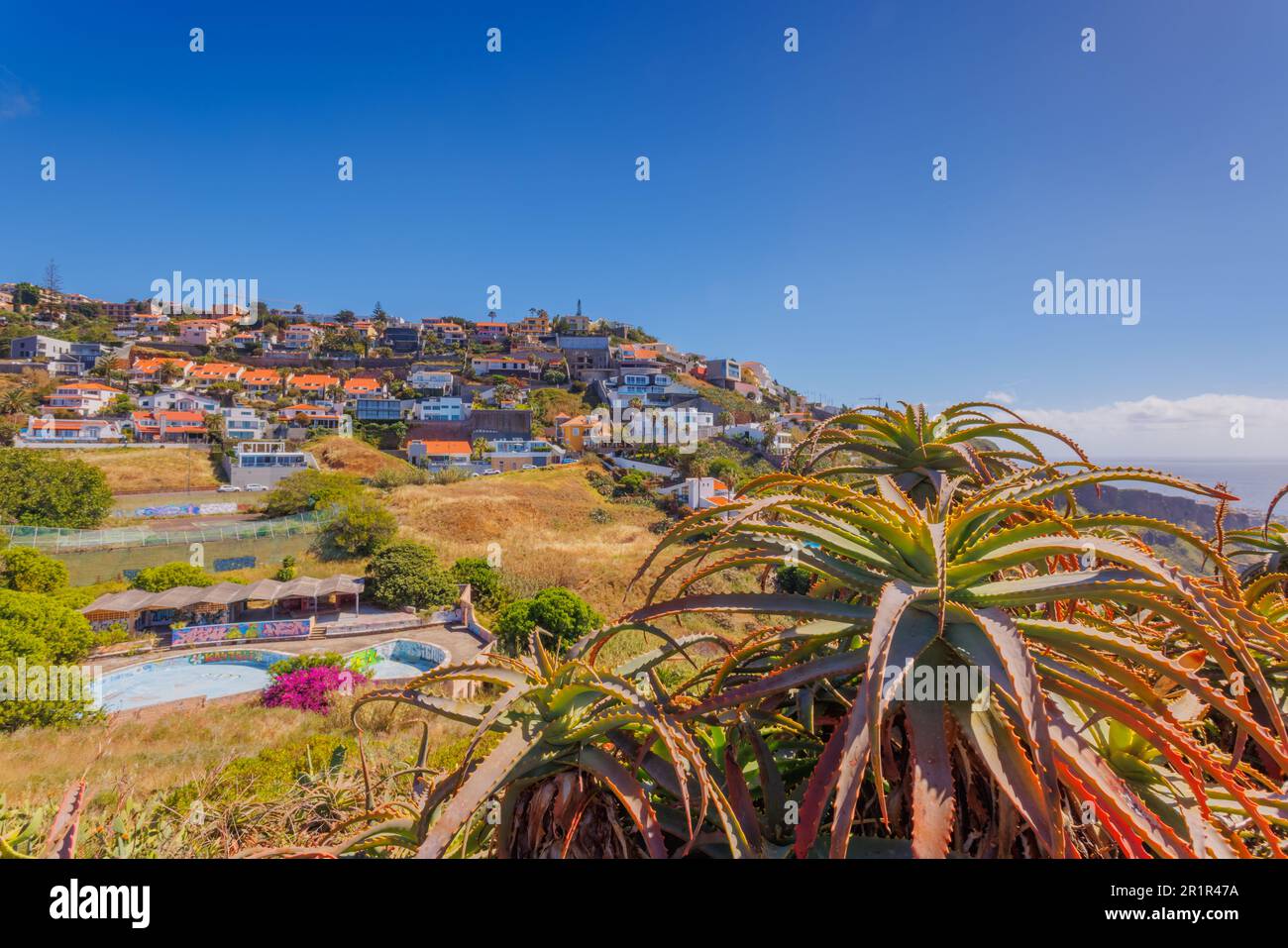 Madeira landscape, settlements built on high cliffs or in the hillsides ...