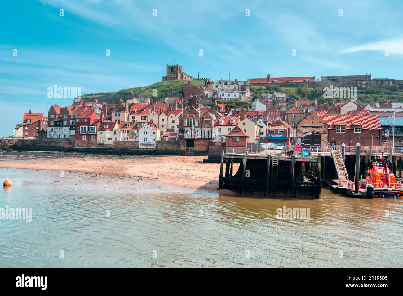 Whitby harbour hi-res stock photography and images - Alamy