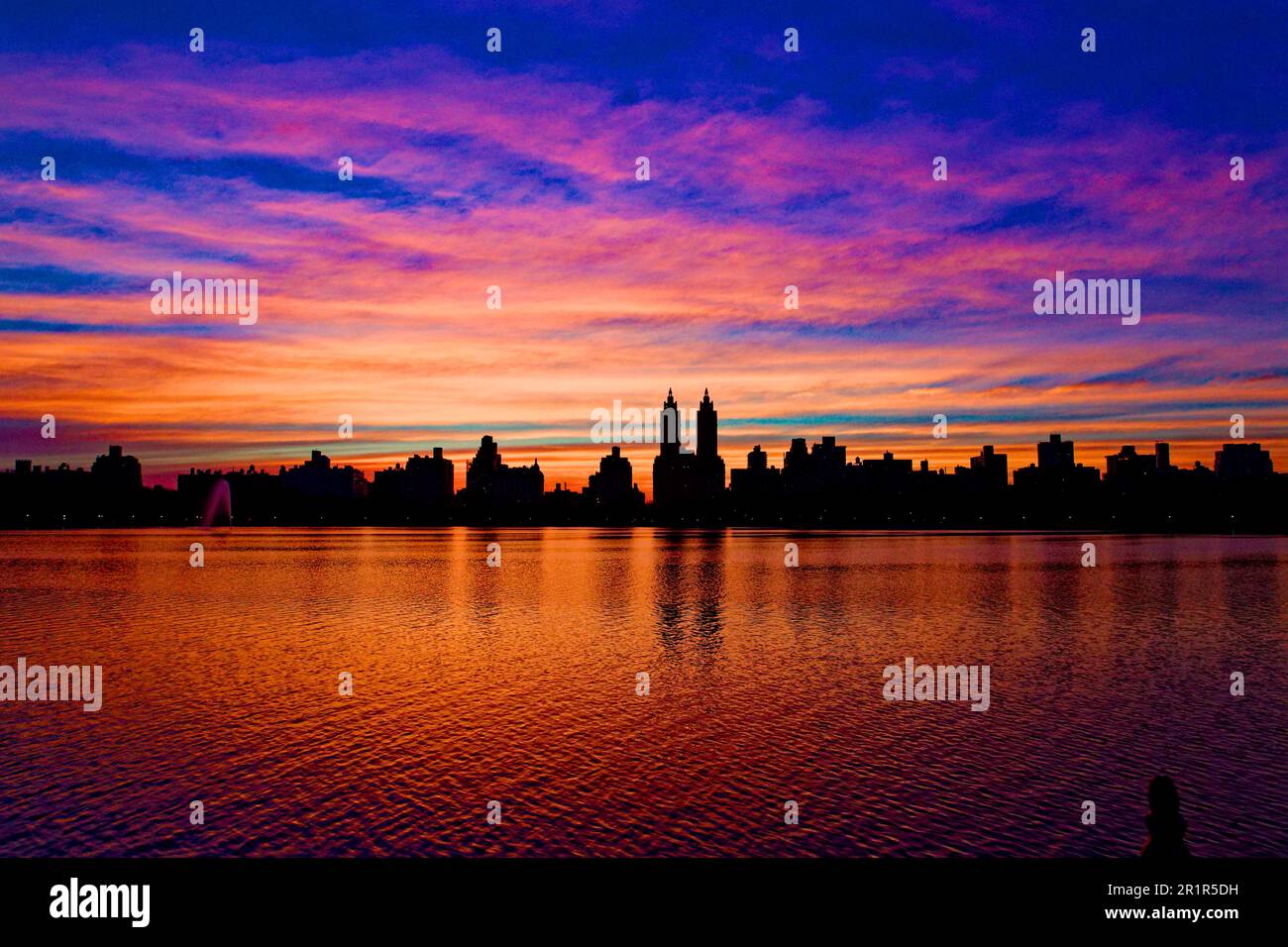 Sunset at Jacqueline Kennedy Onassis Reservoir, in New York City's ...