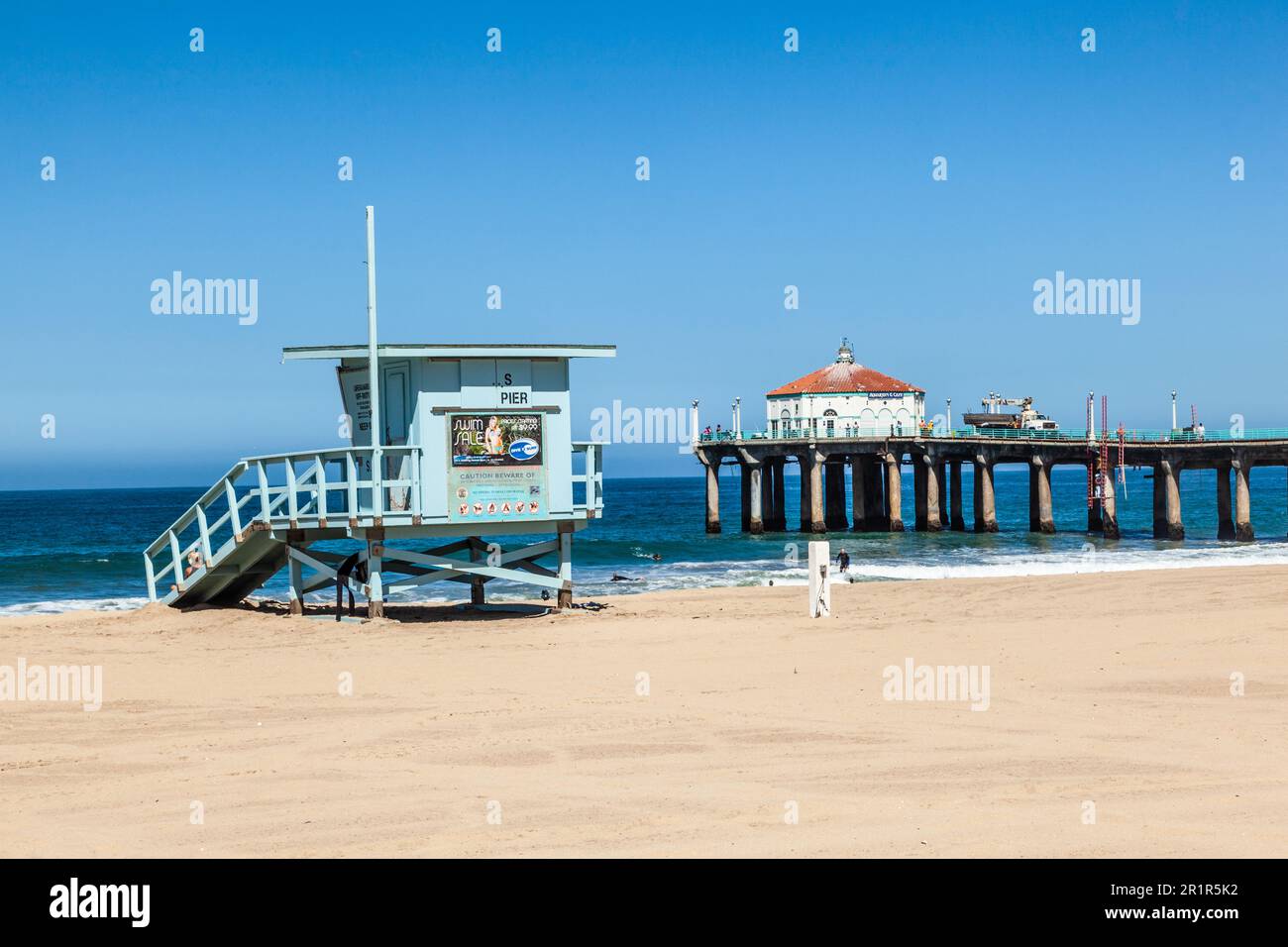 Redondo beach lifeguard tower lifeguard hi-res stock photography and ...