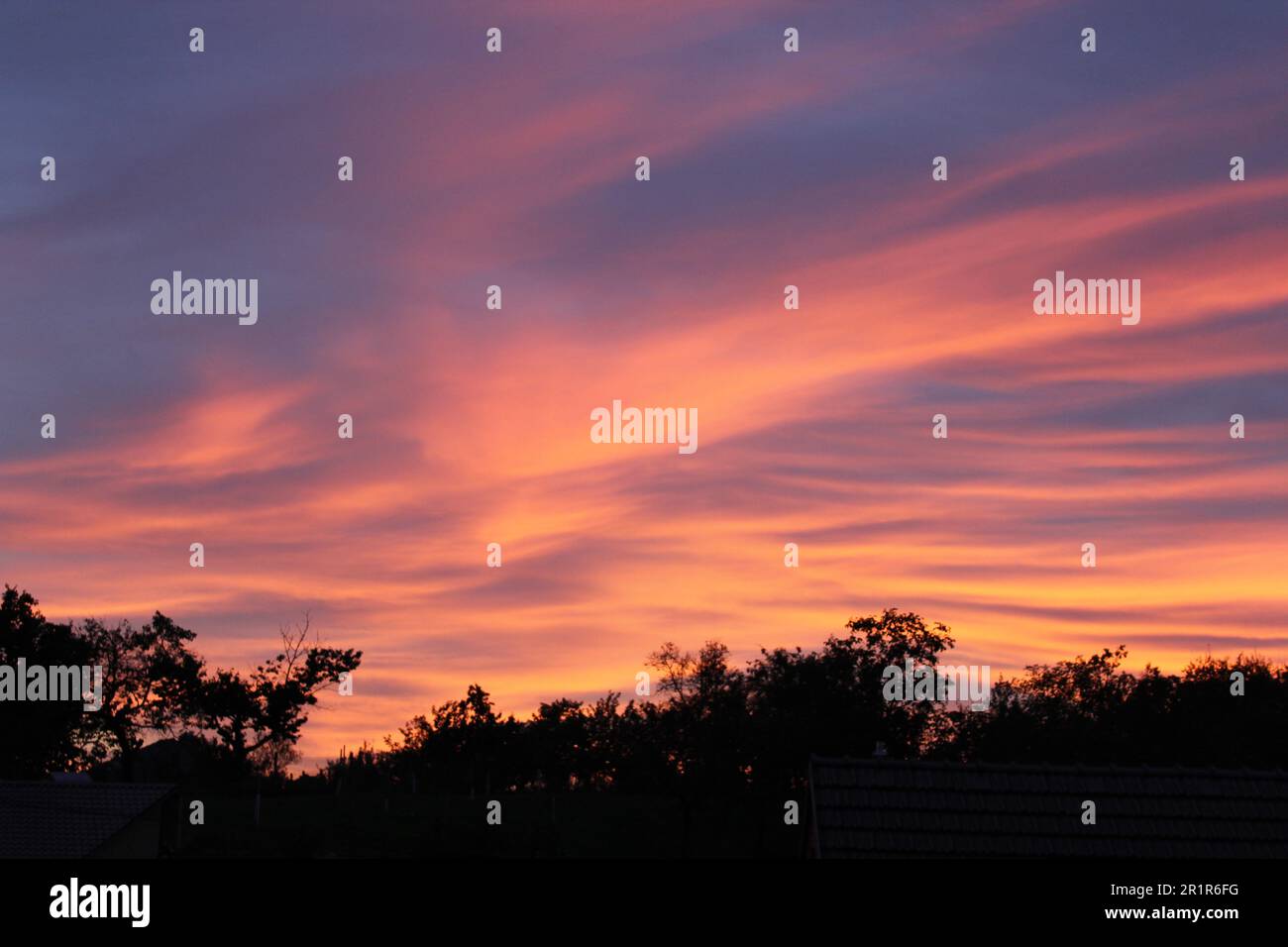 Beautiful pink sunset hi-res stock photography and images - Alamy