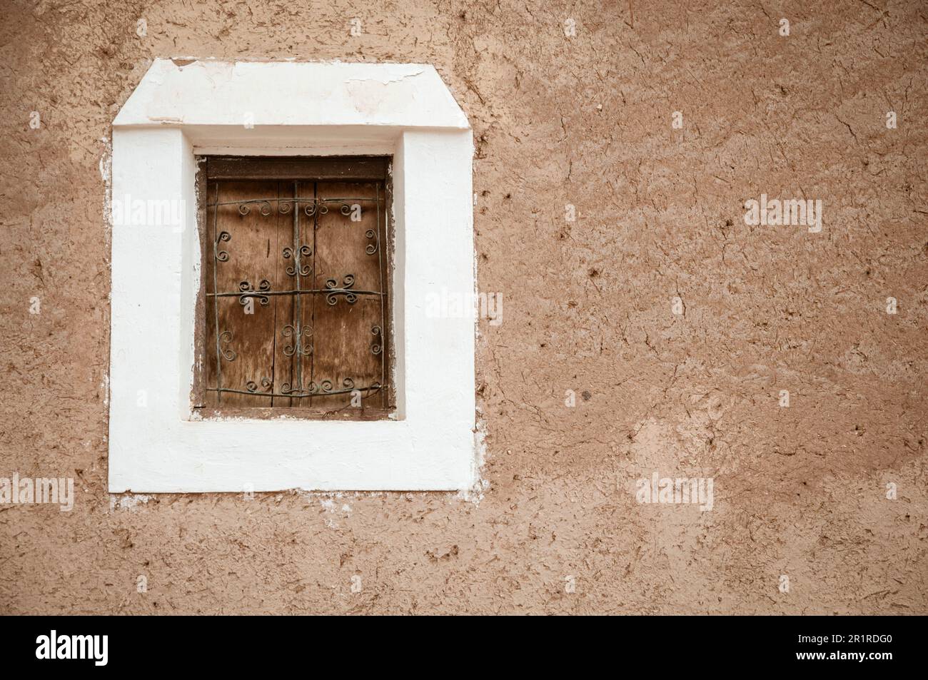 Traditional building exterior window hi-res stock photography and ...