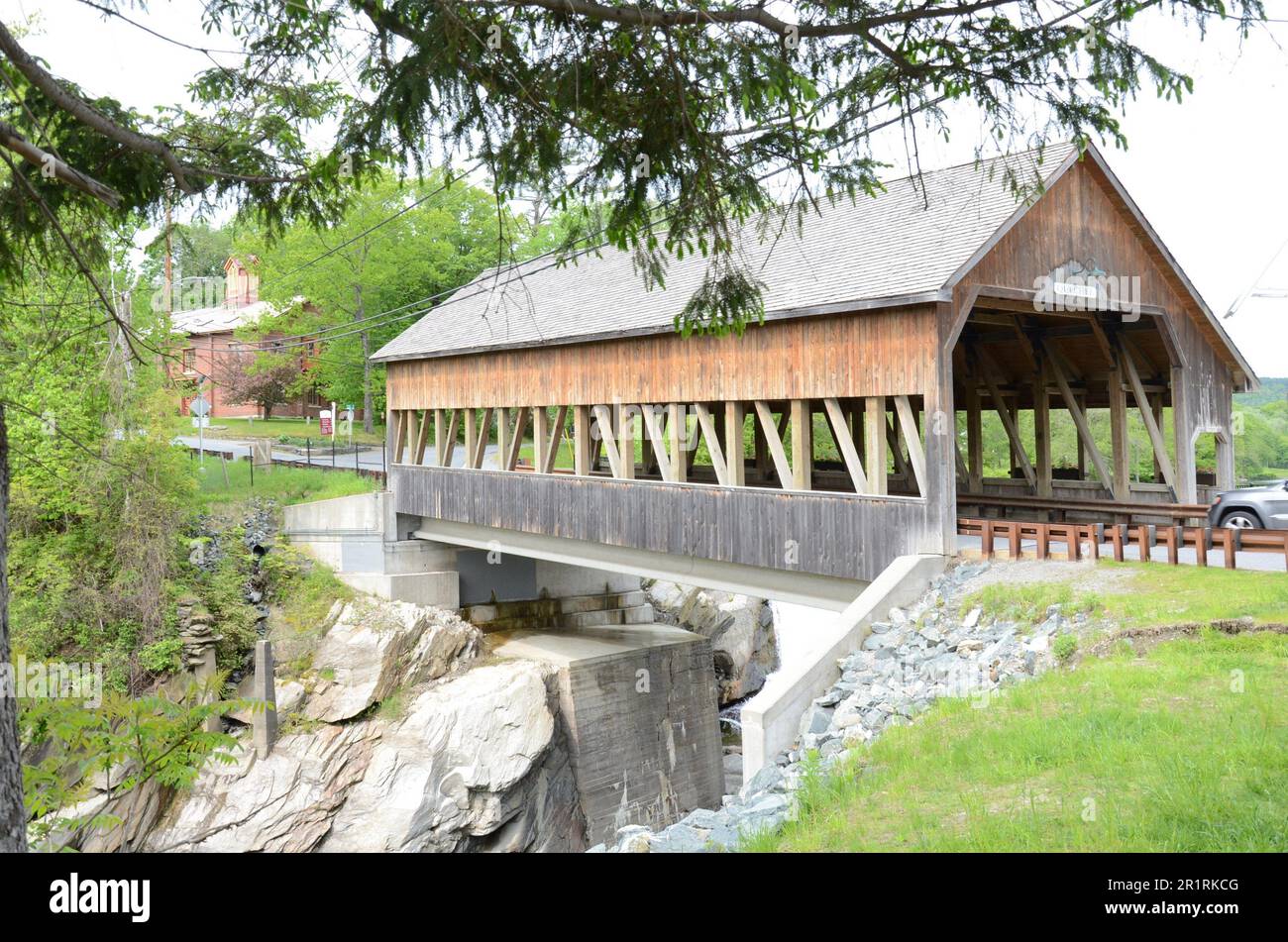 Wooden covered bridge wood hi-res stock photography and images - Alamy